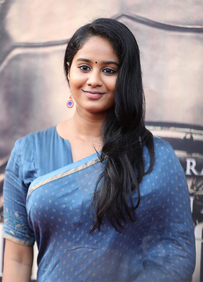 నటి బ్రిగిడా సాగా..కిక్‌ ఇచ్చే ఫోటోలు చూశారా..? | Peddha Kapu 1 Movie Actress Brigida Saga ...